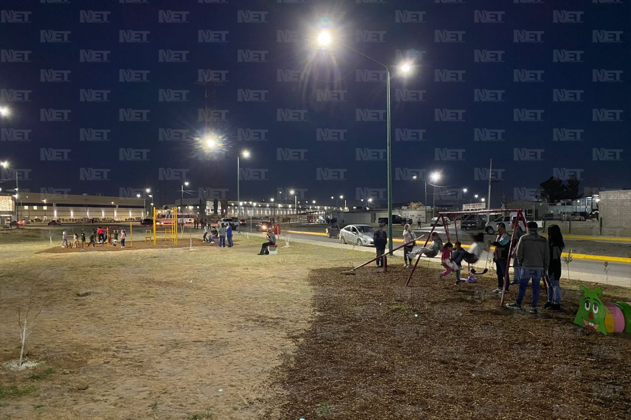 Iluminan, limpian y reforestan parque de Colonial del Sur