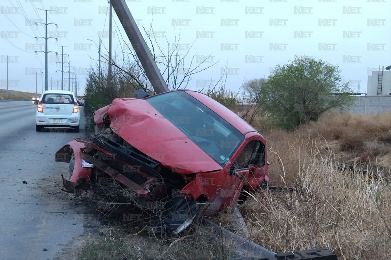 Choca contra muro de contención en el Juan Pablo II