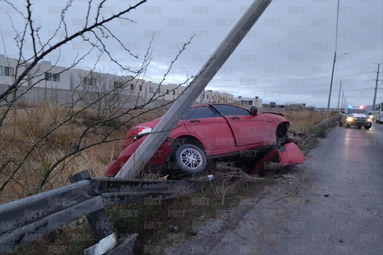 Choca contra muro de contención en el Juan Pablo II