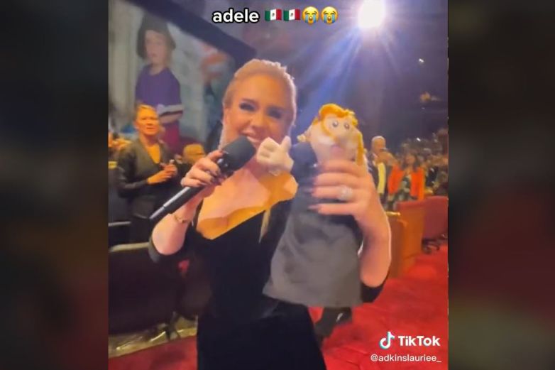 Video: Adele recibe peluche de Dr. Simi y así reacciona