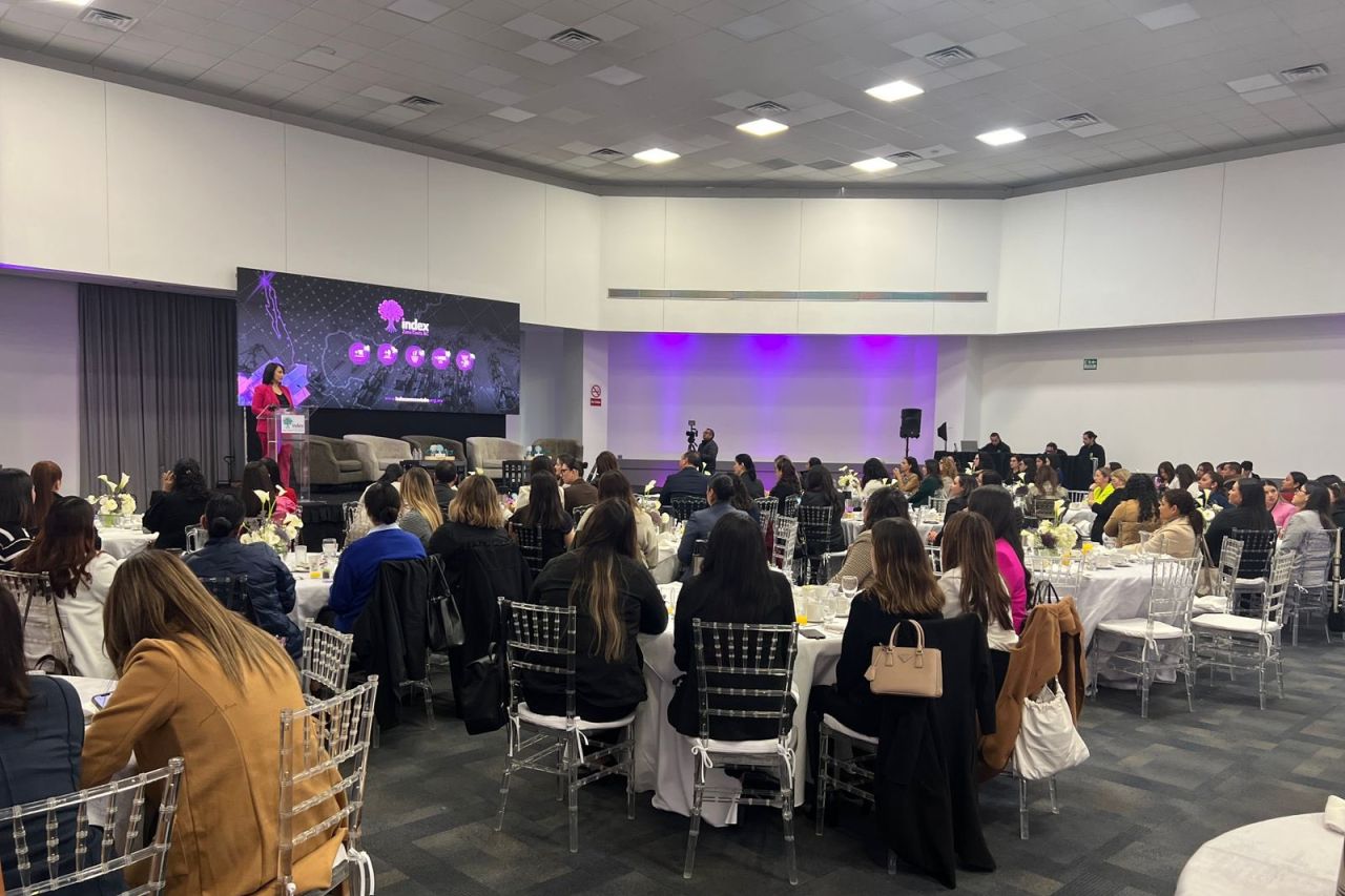 Participa Fabiola Luna en Foro de Mujeres Líderes en la Industria