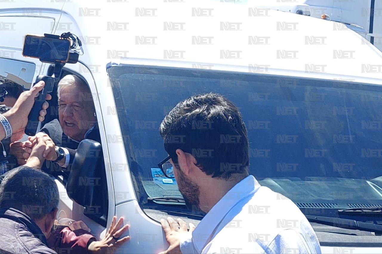 Video: Llega AMLO a Juárez; multitud lo recibe