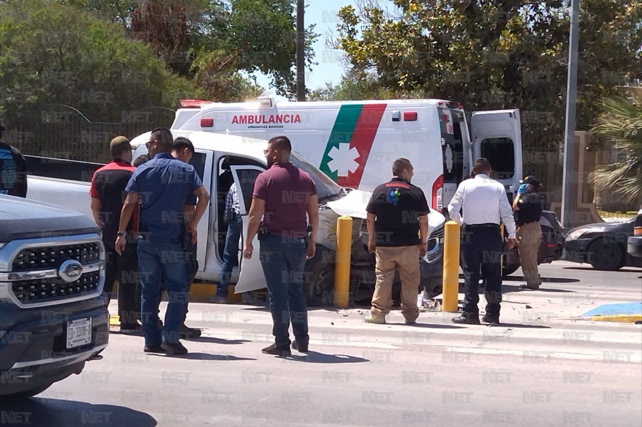 Choca unidad de la Fiscalía contra auto; agente resulta lesionado Choca unidad de la Fiscalía contra auto; agente resulta lesionado