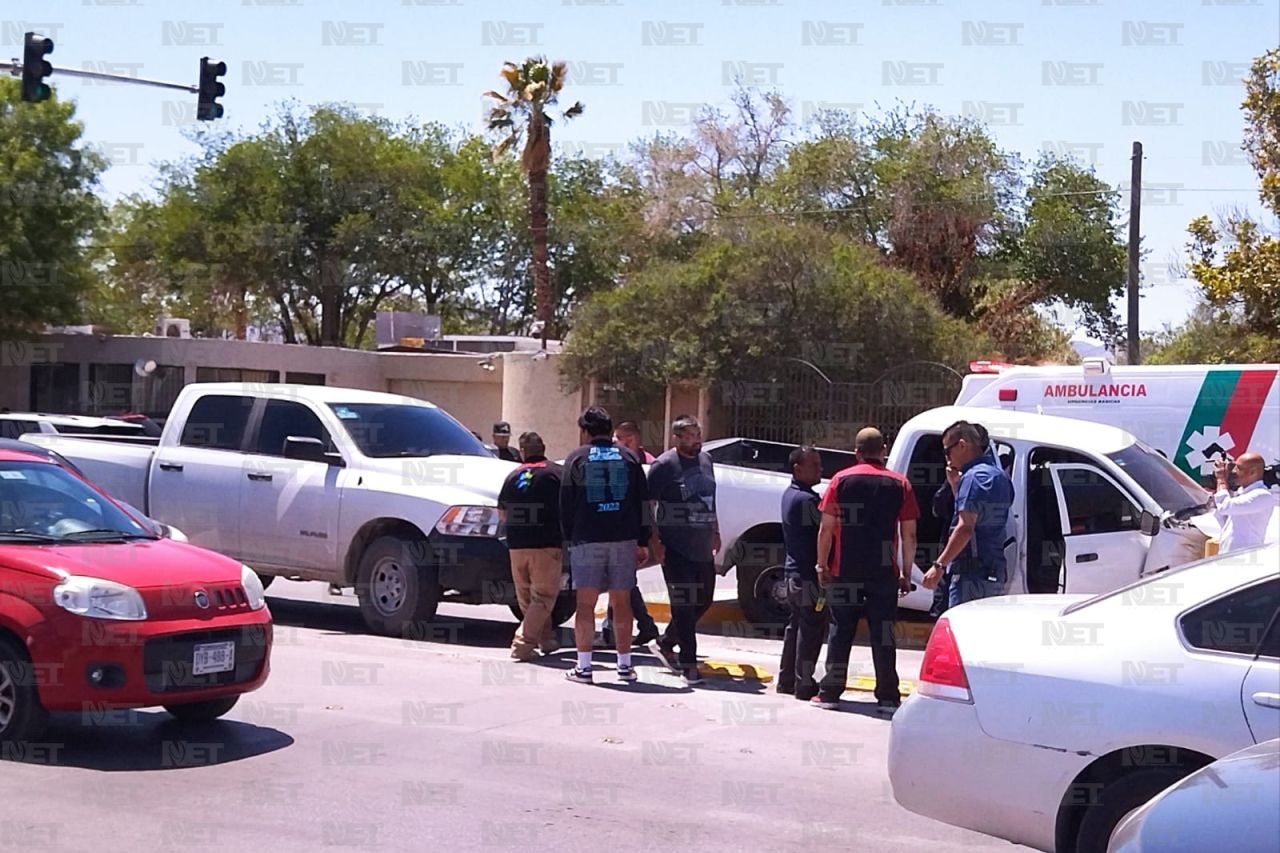 Choca unidad de la Fiscalía contra auto; agente resulta lesionado Choca unidad de la Fiscalía contra auto; agente resulta lesionado