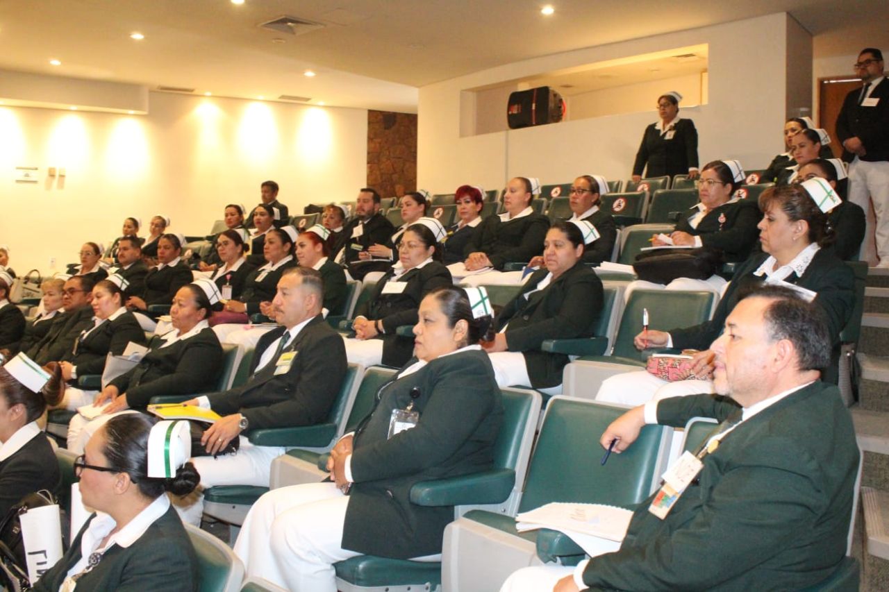Participan 56 enfermeras del IMSS en diplomado