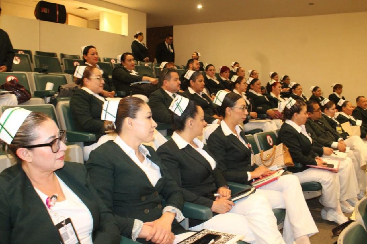 Avanzan enfermeras del IMSS en su profesionalización