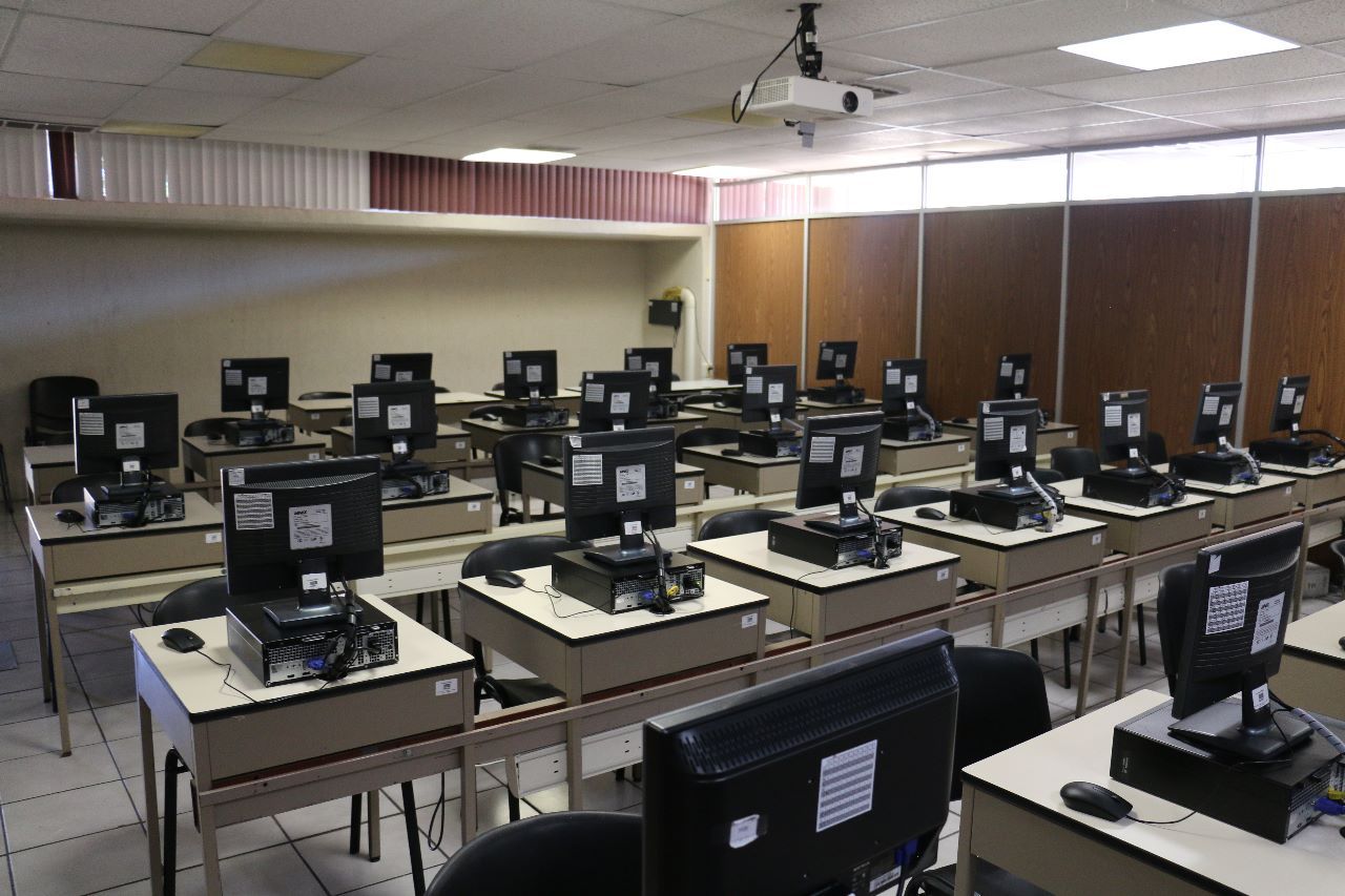 Instalan equipo de cómputo en Tecnológico de NCG