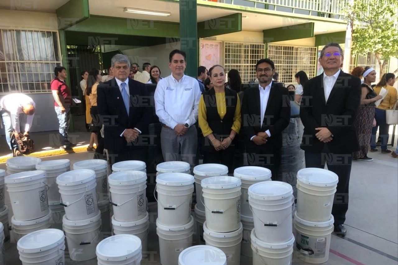 Entregan materiales para mejorar escuelas