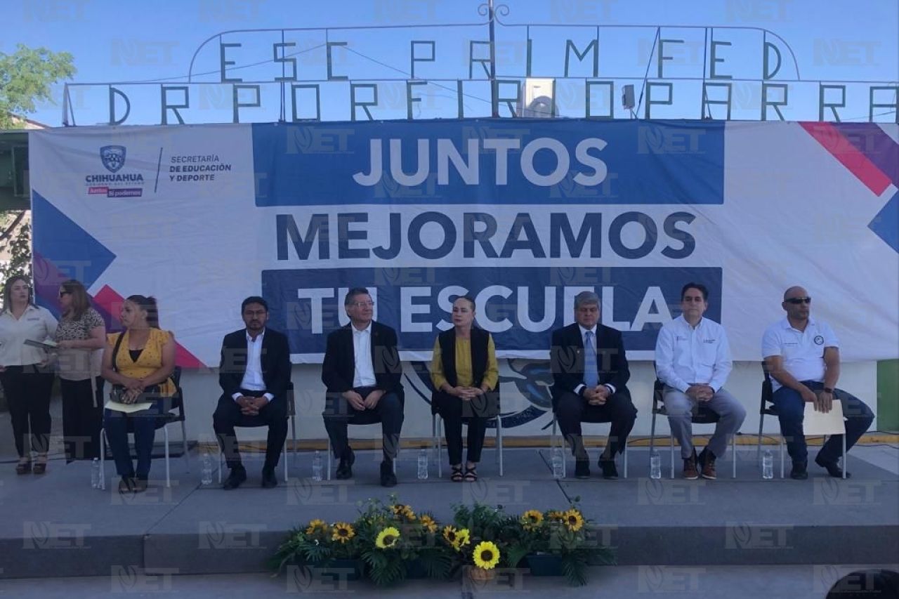 Entregan materiales para mejorar escuelas