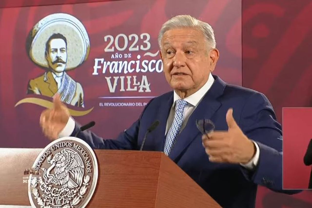 Felicita AMLO a los papás en su día