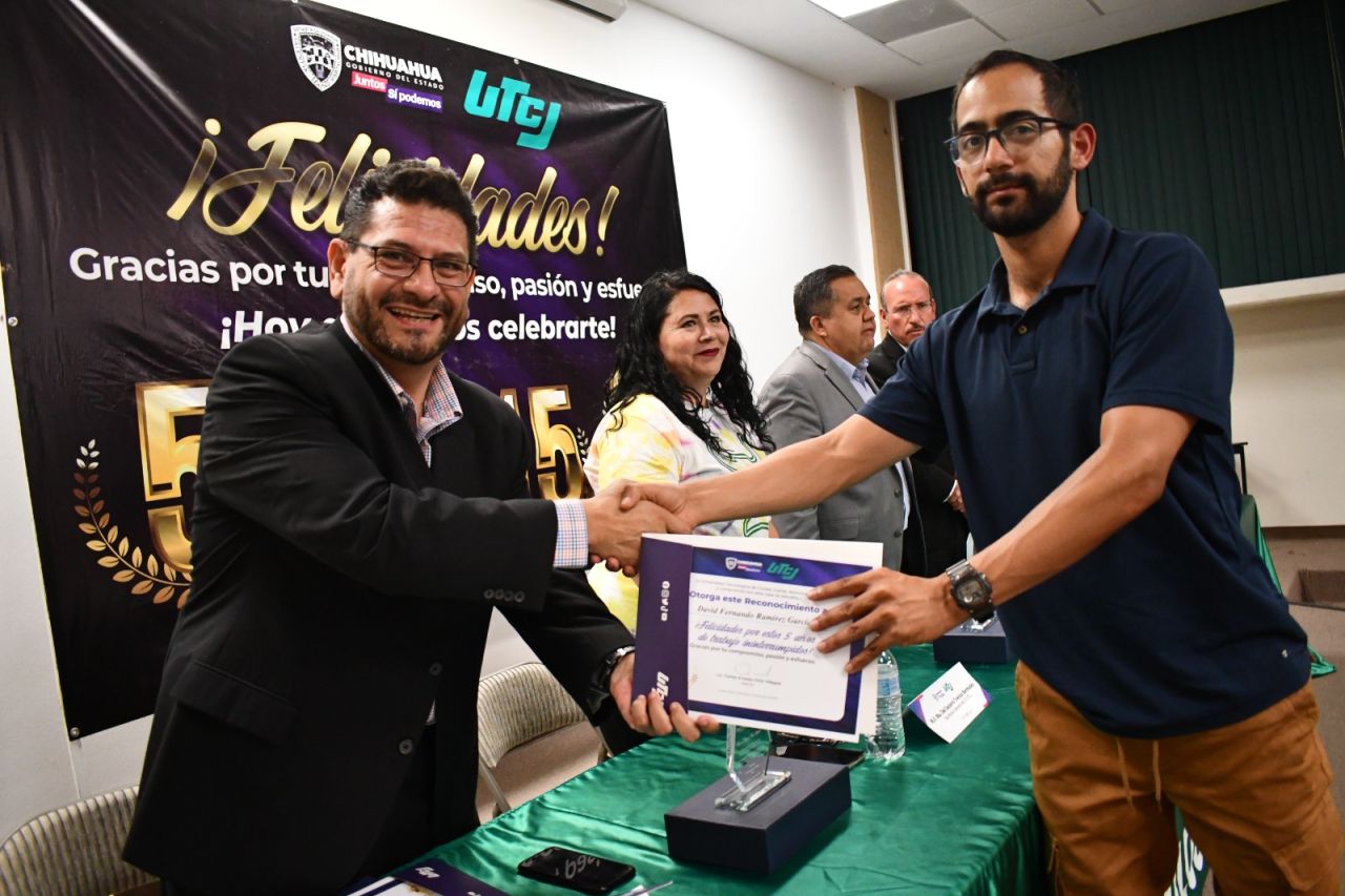 Reconocen trayectoria de trabajadores de la UTCJ