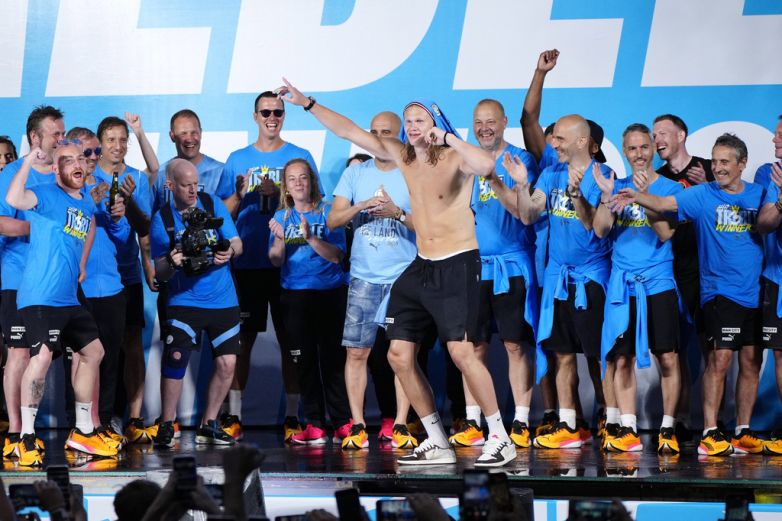 Celebra Man City triplete con su afición