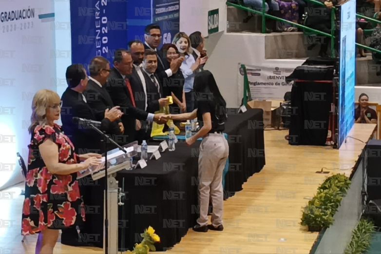 Se gradúan alumnos del Cobach 6