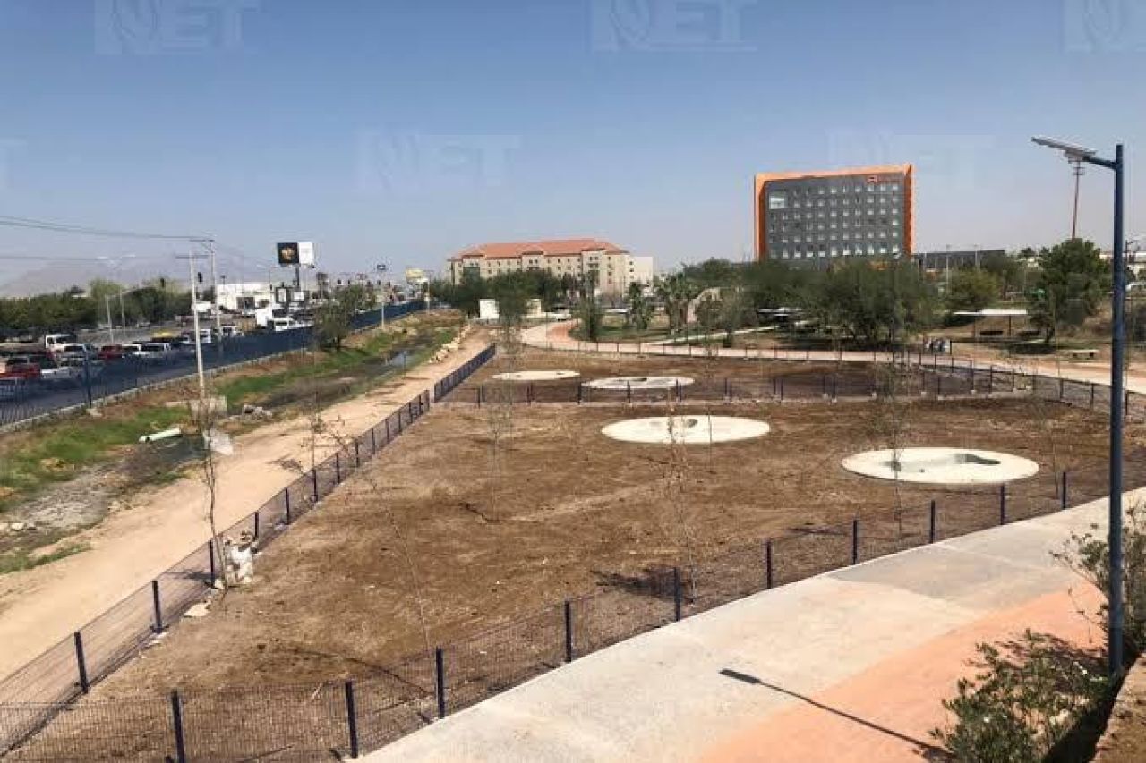 Pausan rehabilitación de área canina del Parque Central