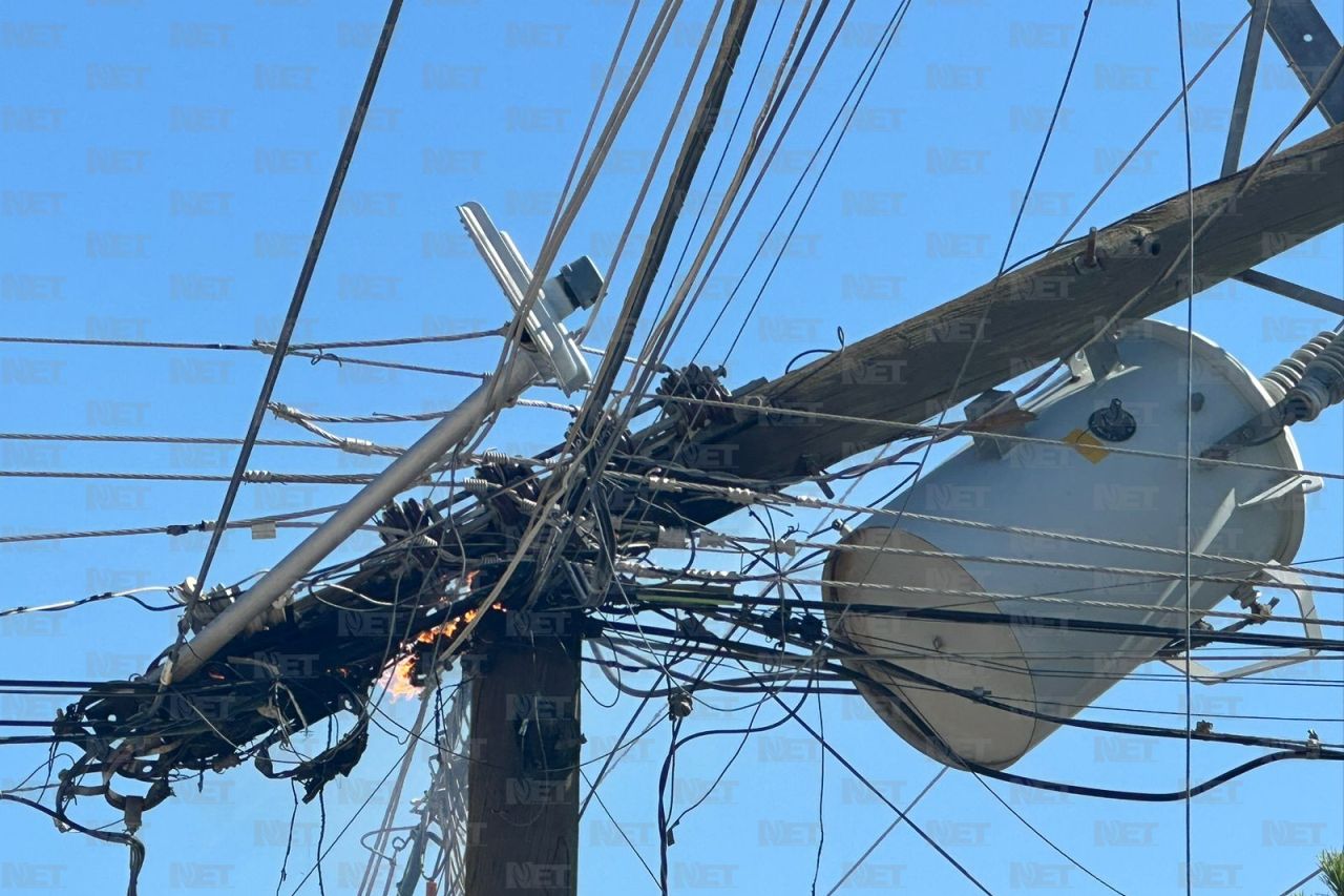 Se quema poste de luz en la colonia División del Norte