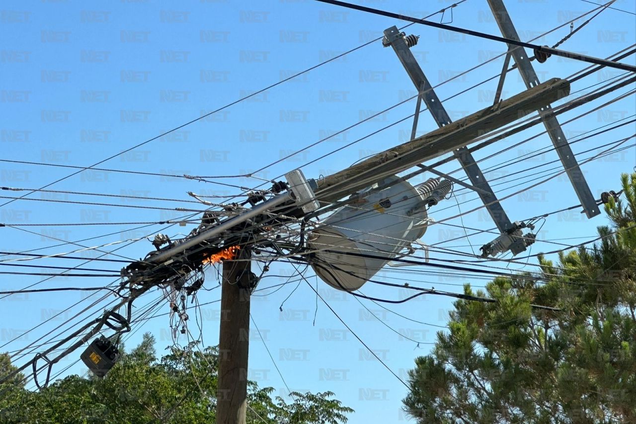 Se quema poste de luz en la colonia División del Norte