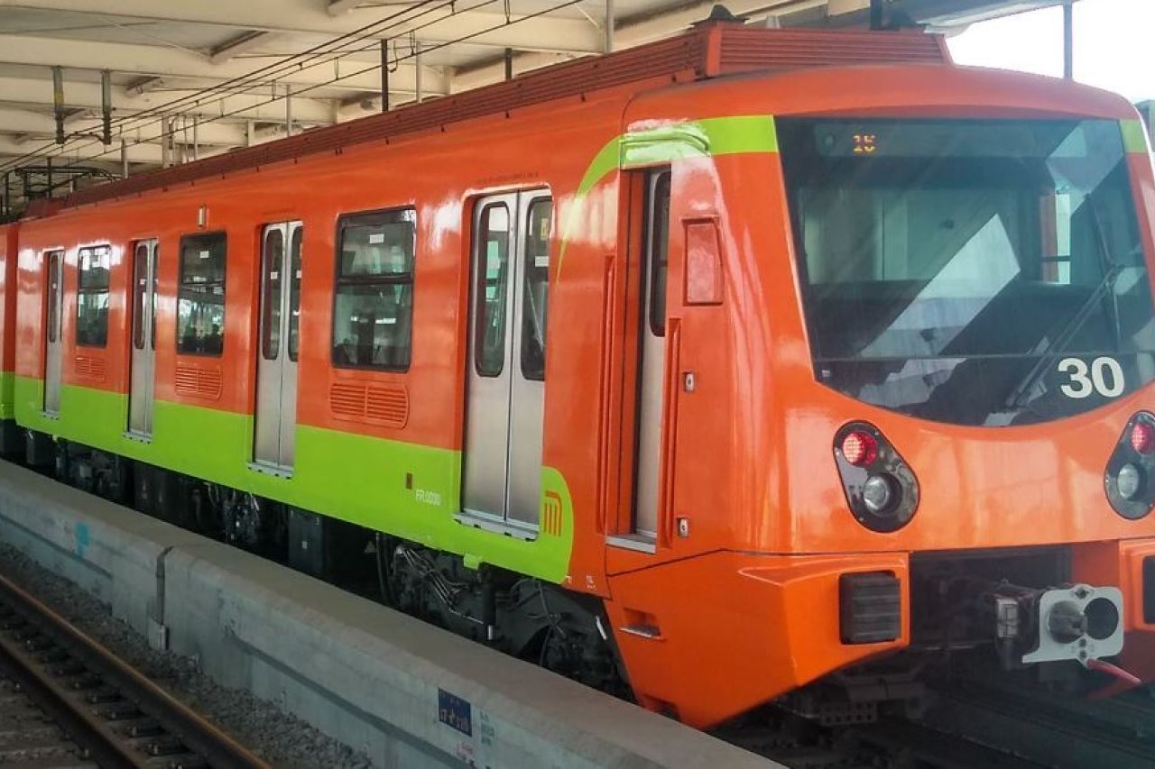 Mueren hombre y mujer arrollados por convoy del Metro en CDMX