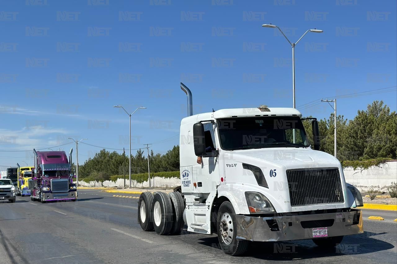 Con caravana traileros festejan el 'Día del Troquero'