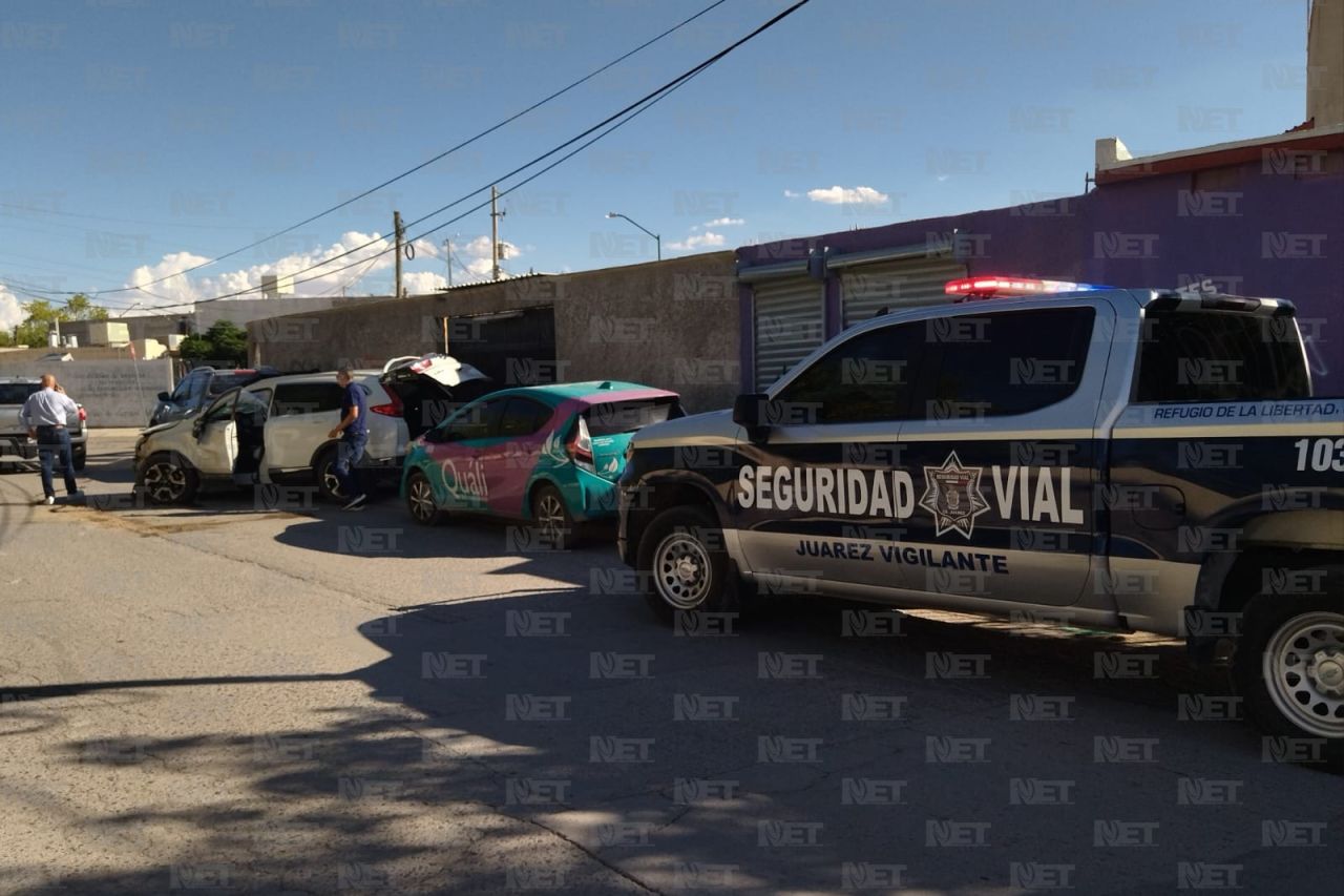 Se Distrae Choca Y Termina Volcada En La Lucero