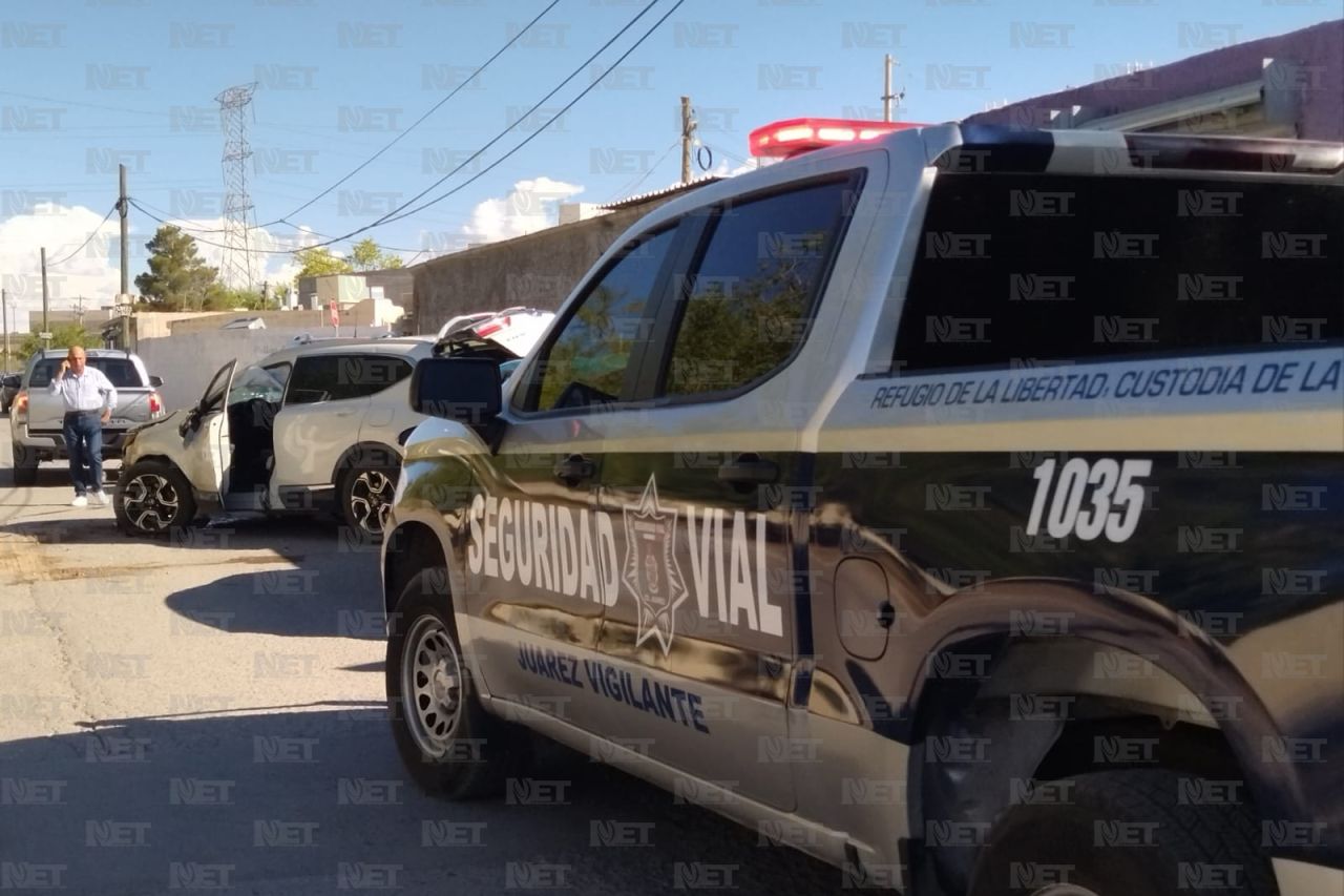 Se Distrae Choca Y Termina Volcada En La Lucero