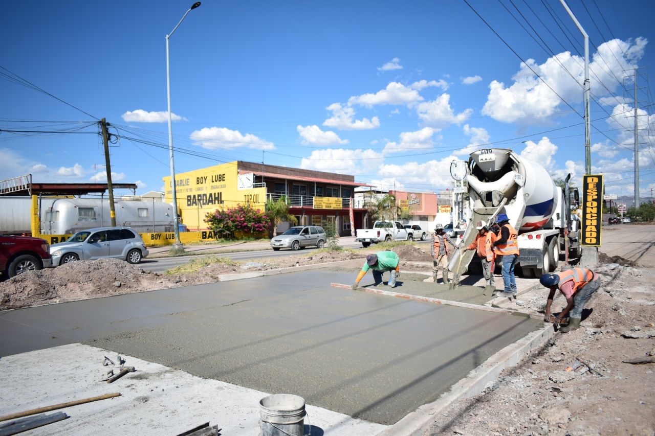 Avanza pavimentación con concreto en 2 puntos de la ciudad