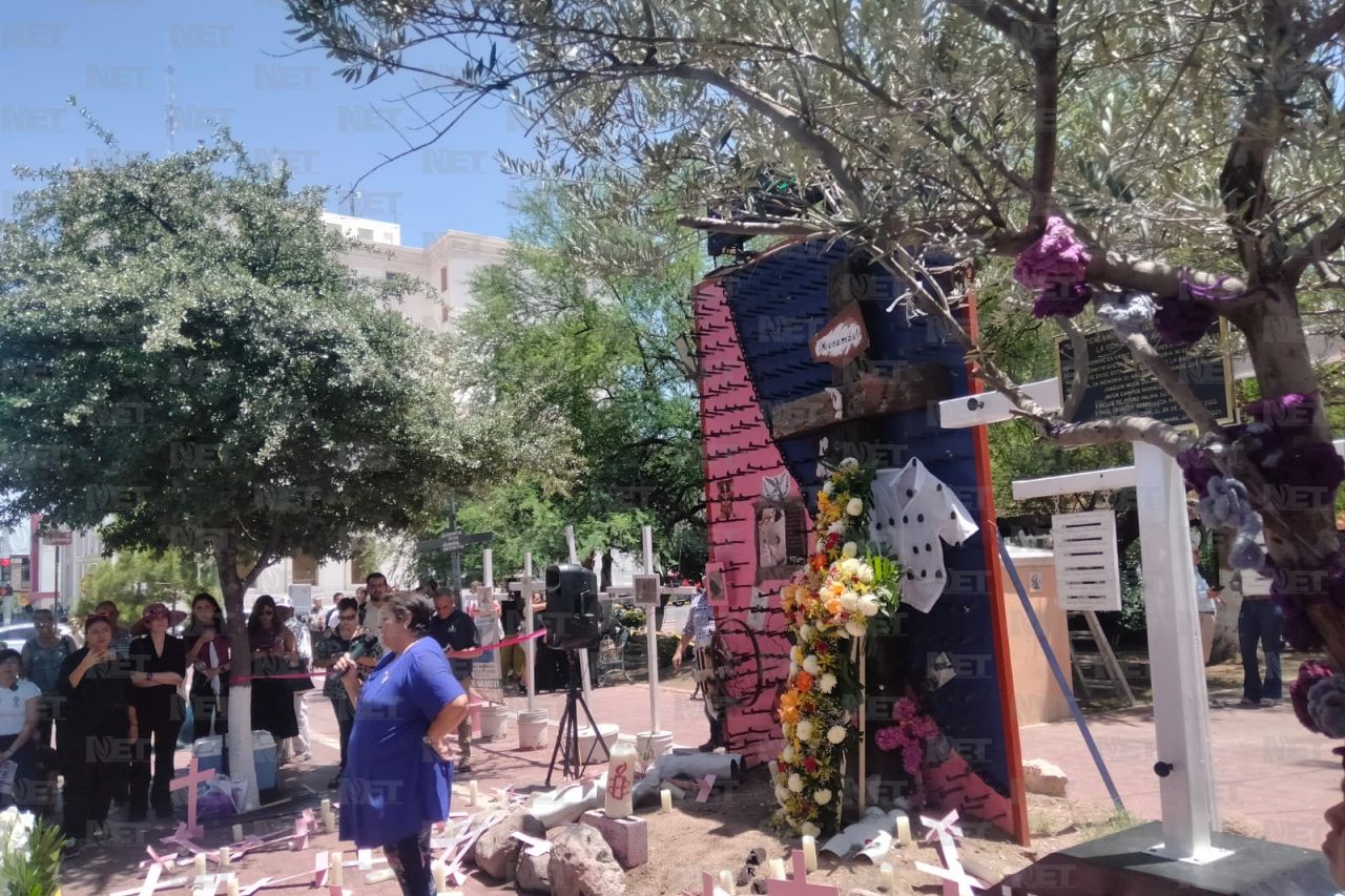 Instalan contador de feminicidios en la Cruz de Clavos Instalan contador de feminicidios en la Cruz de Clavos