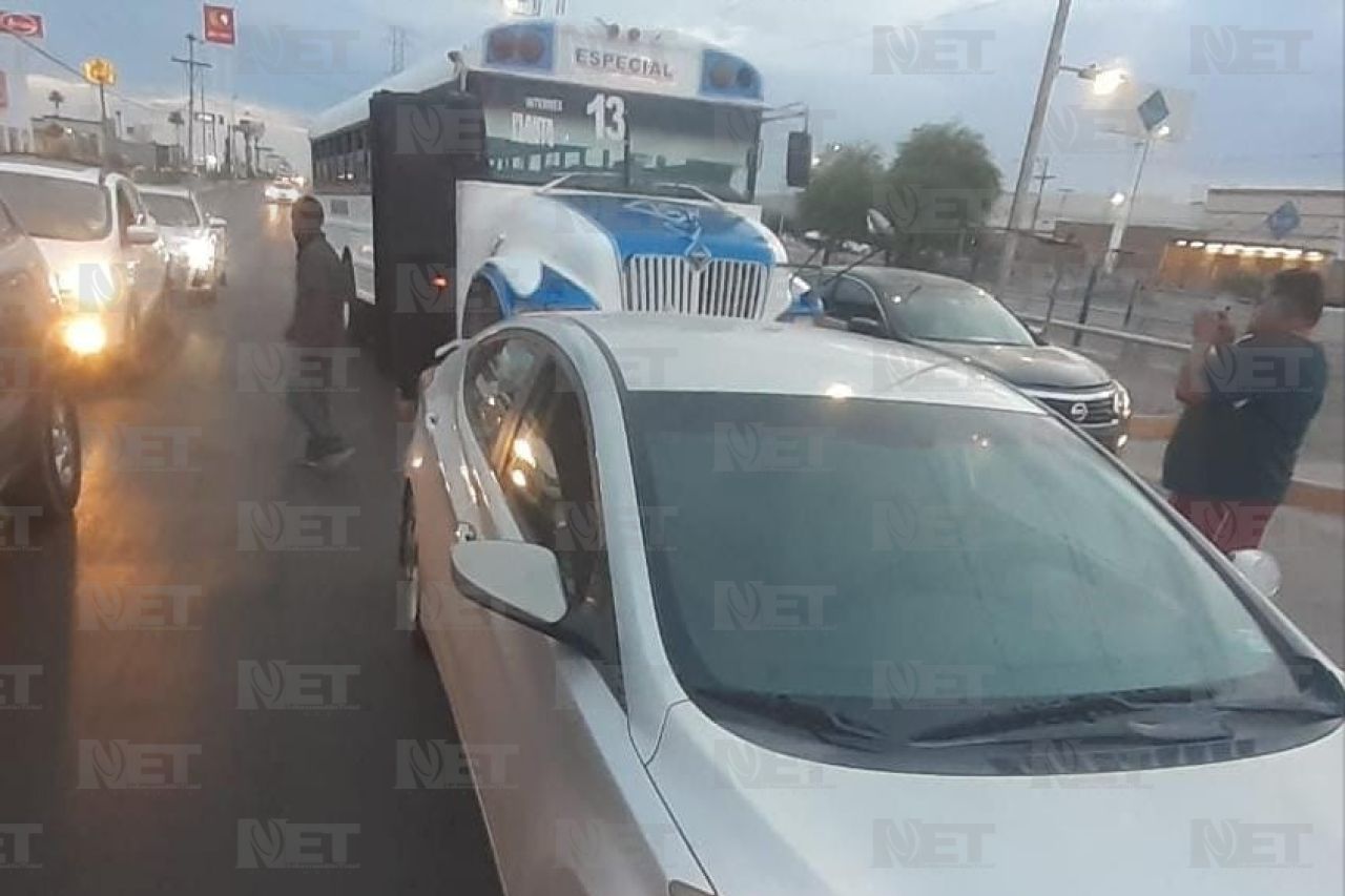 Camión Se Queda Sin Frenos Y Choca Auto En Las Torres