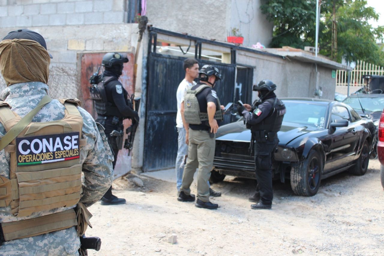 Agentes especiales, drones y helicóptero participan en cateos