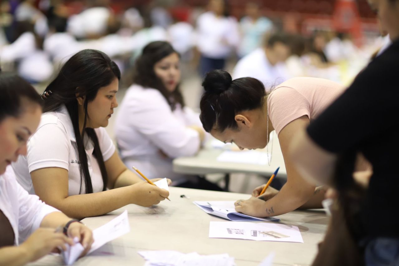 Beneficiarán a 6 mil 222 estudiantes con becas escolares