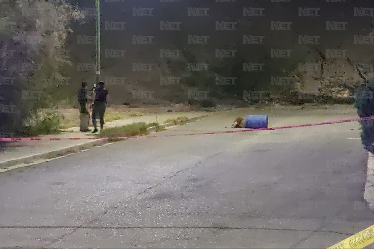 Dejan bulto envuelto en cobijas dentro de un tambo