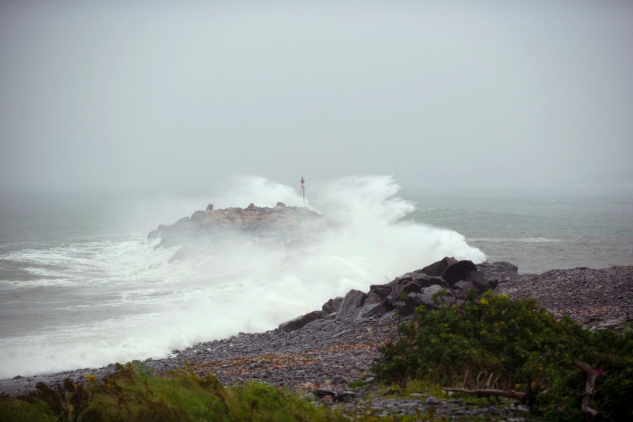 Tormenta Lee deja un muerto y a miles sin luz en Canadá