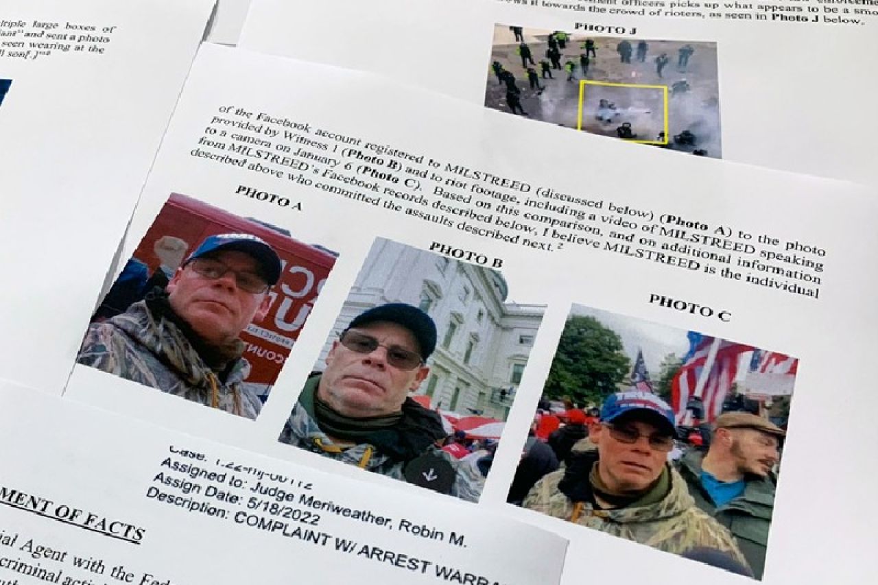 Dan 5 años de cárcel a insurrecto del Capitolio que agredió a fotógrafo ...