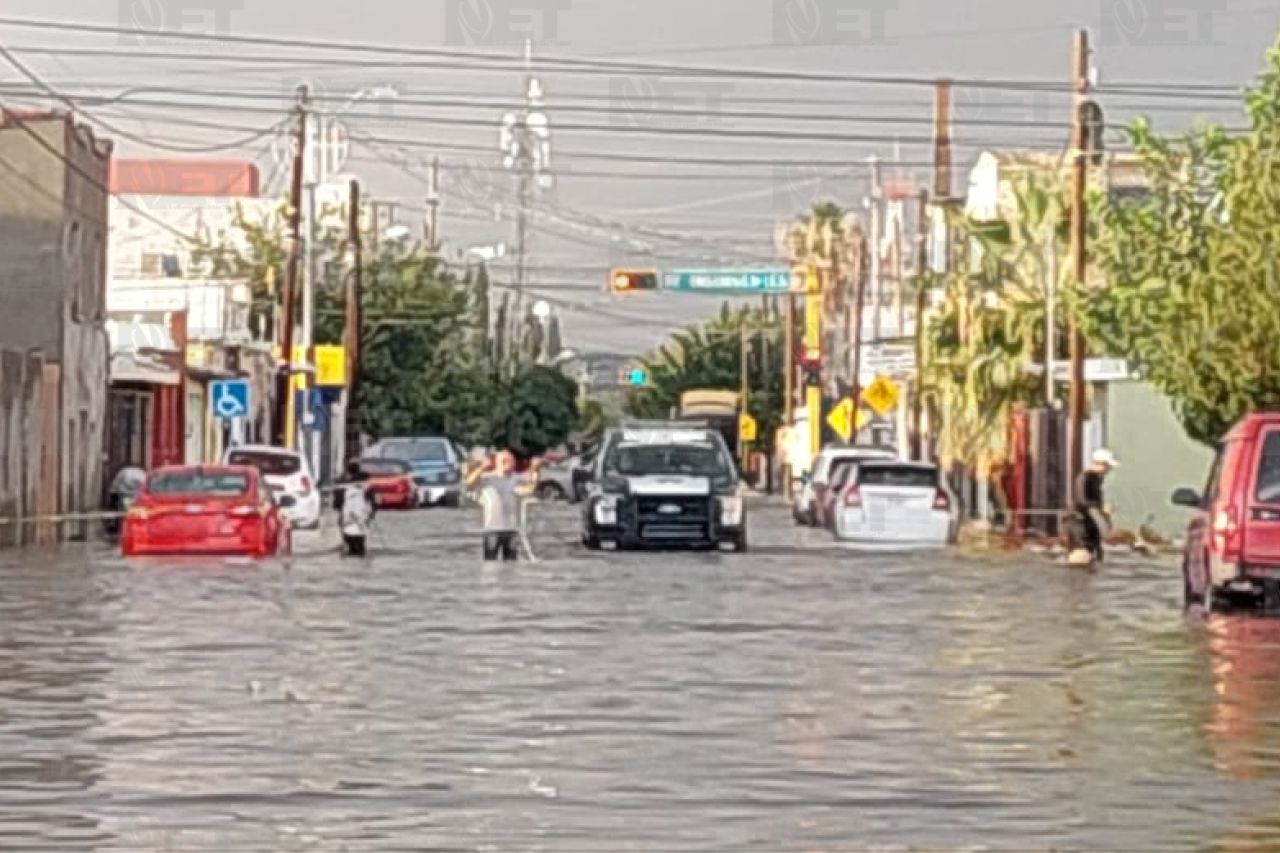 Bloquean ciudadanos tramo de la Panamá por inundación