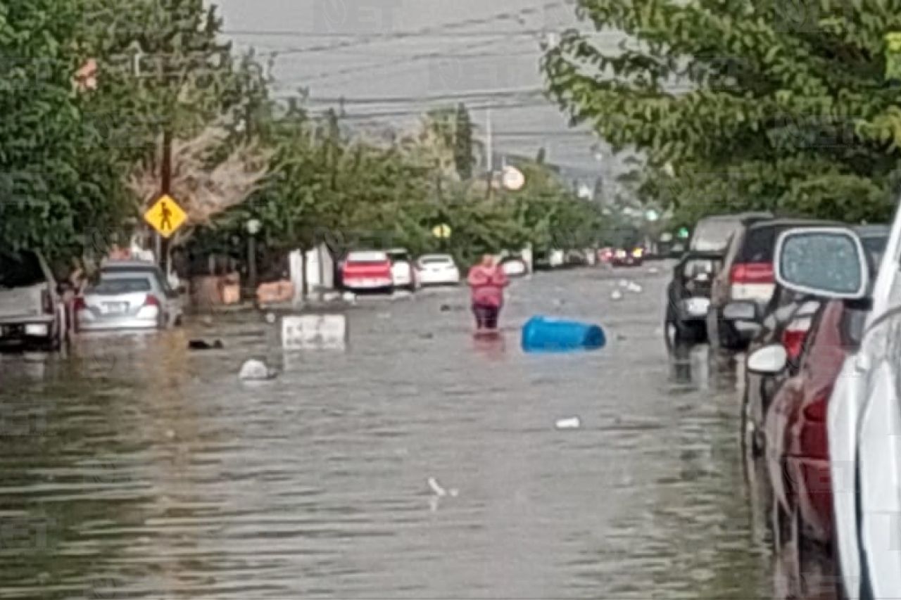 Bloquean ciudadanos tramo de la Panamá por inundación