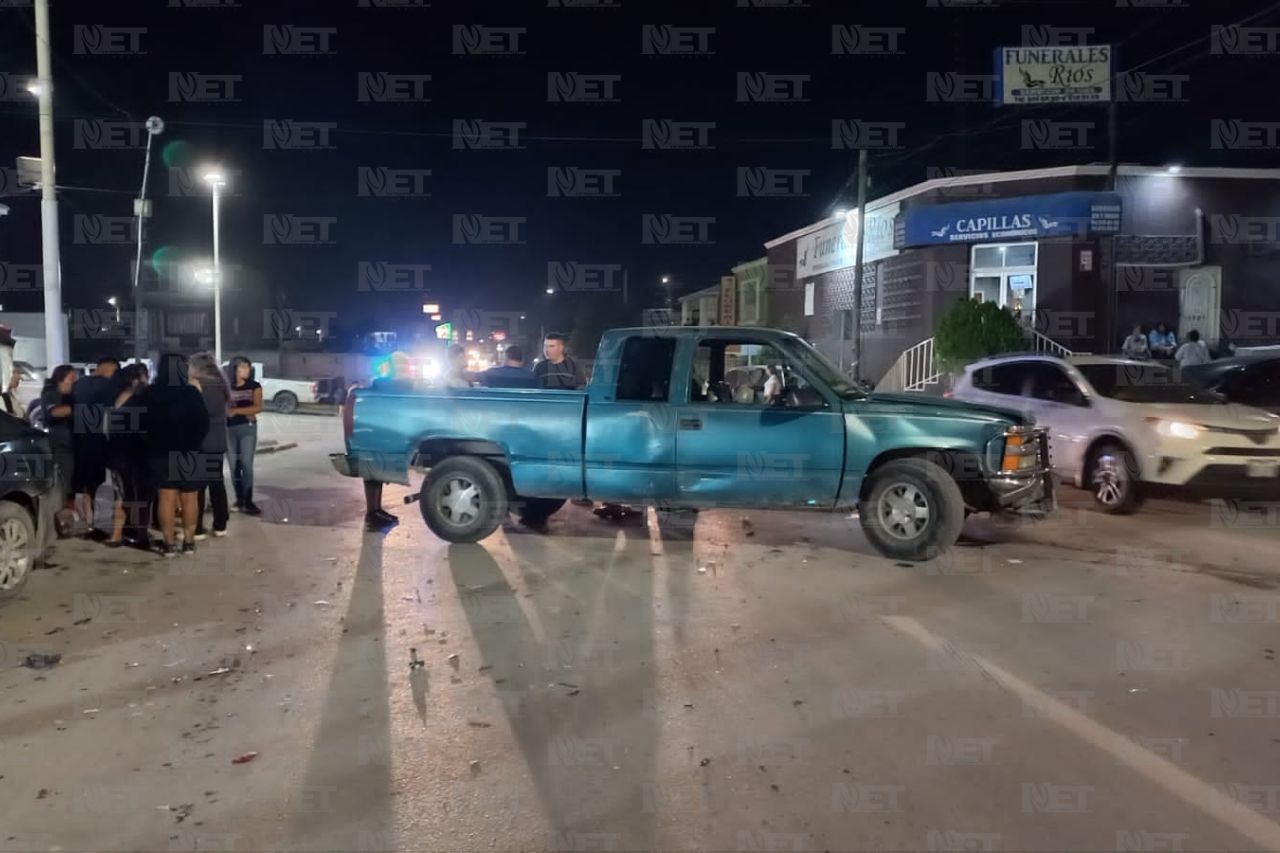 Cierran avenida 16 de Septiembre tras choque