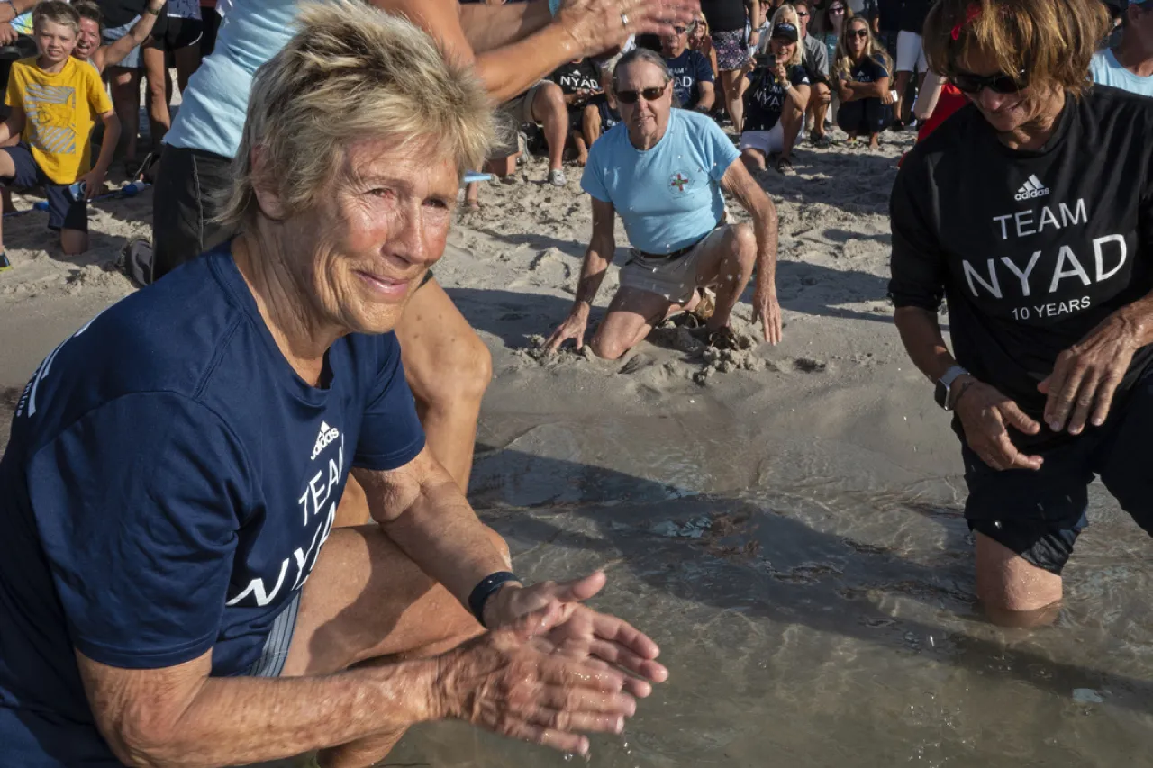Diana Nyad celebra 10 años de nadar de Cuba a Florida