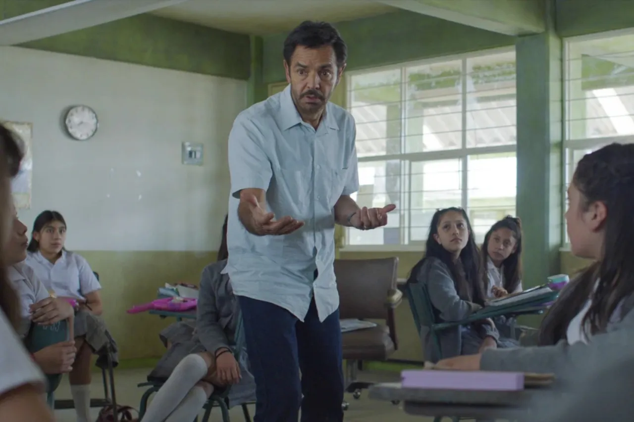 Reseña: Un maestro poco ortodoxo en un violento pueblo fronterizo en 'Radical'