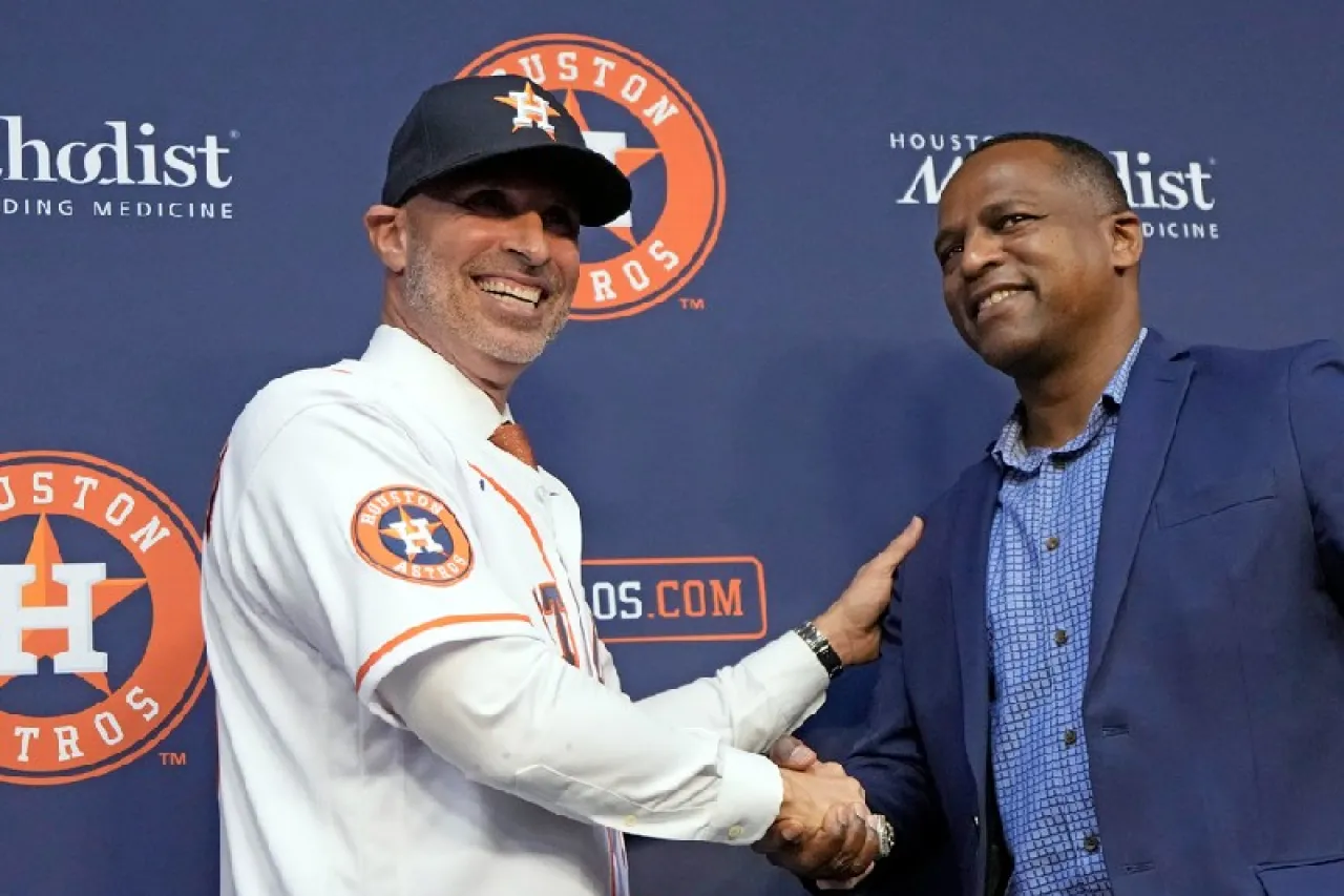 Presentan al nuevo mánager de los Astros de Houston