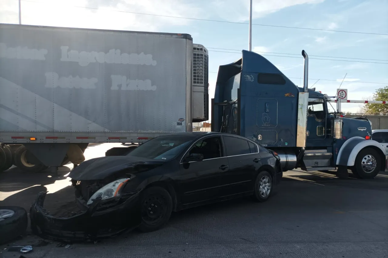 Caos vial en Juan Pablo II por choque