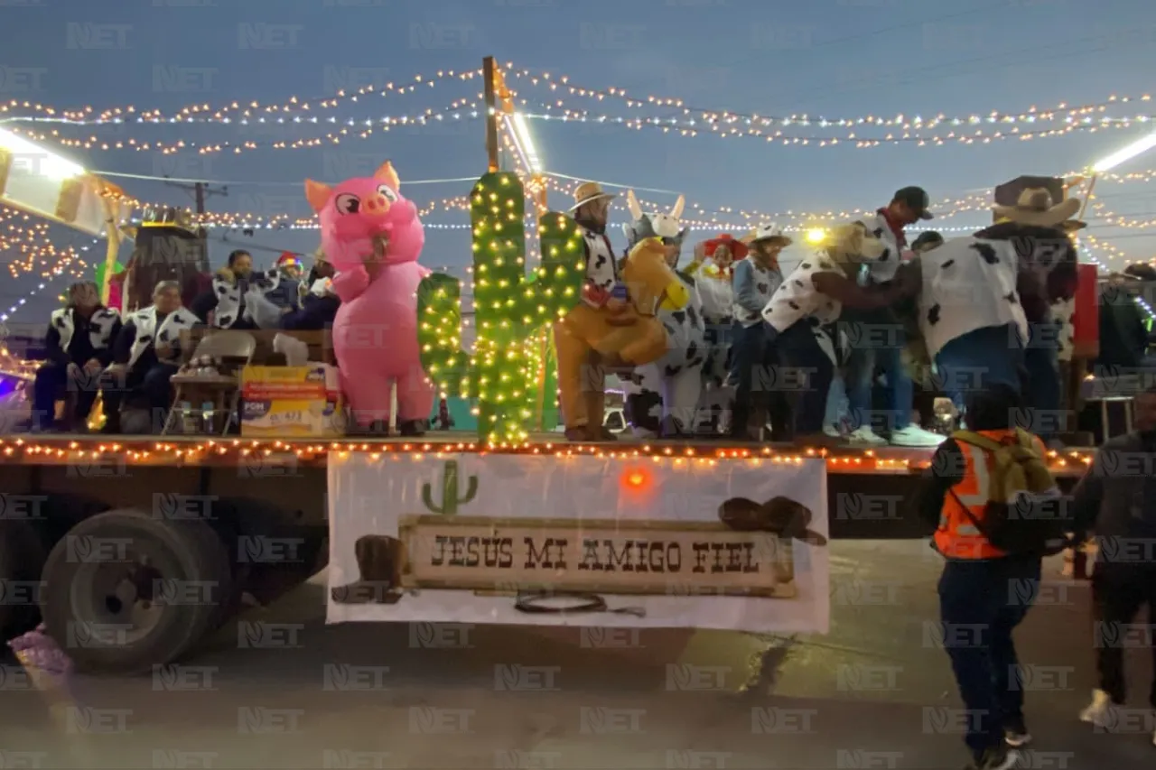 Comunidad cristiana realiza desfile navideño en Juárez