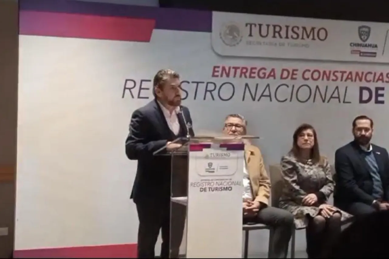 Entrega Gobierno constancia de Registro Nacional de Turismo