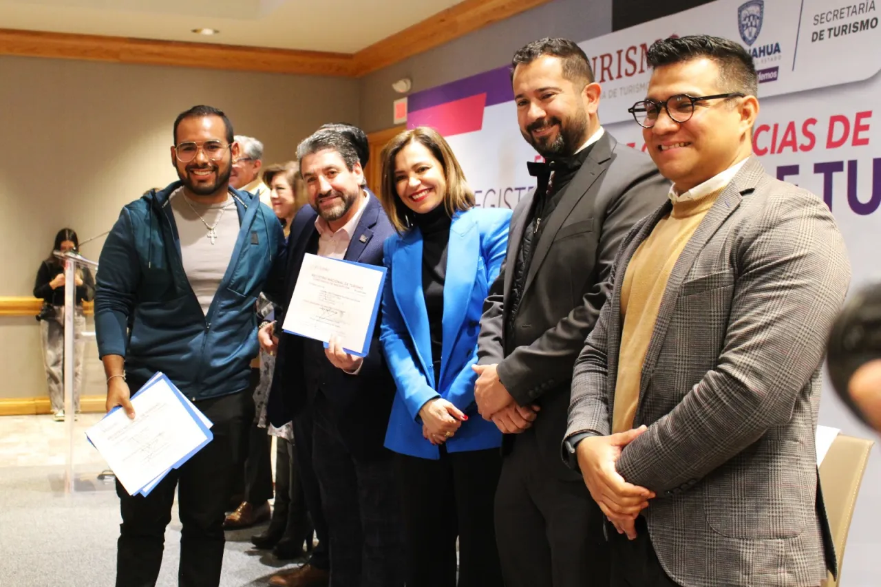 Entrega Gobierno constancia de Registro Nacional de Turismo