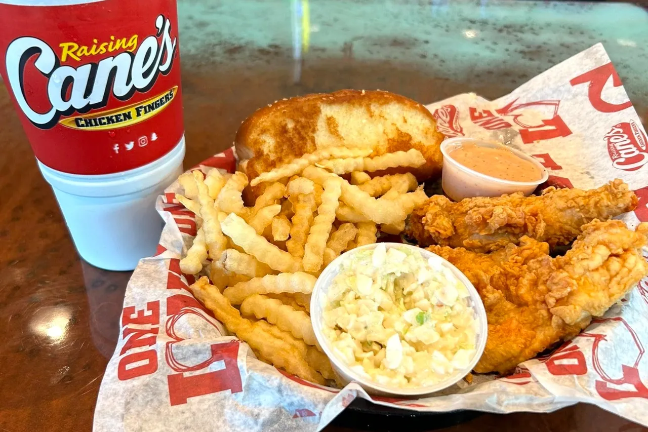 Inauguran hoy nueva sucursal de Raising Cane's en El Paso