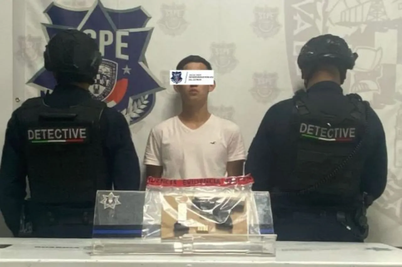 Detienen a hombre con arma de fuego Detienen a hombre con arma de fuego