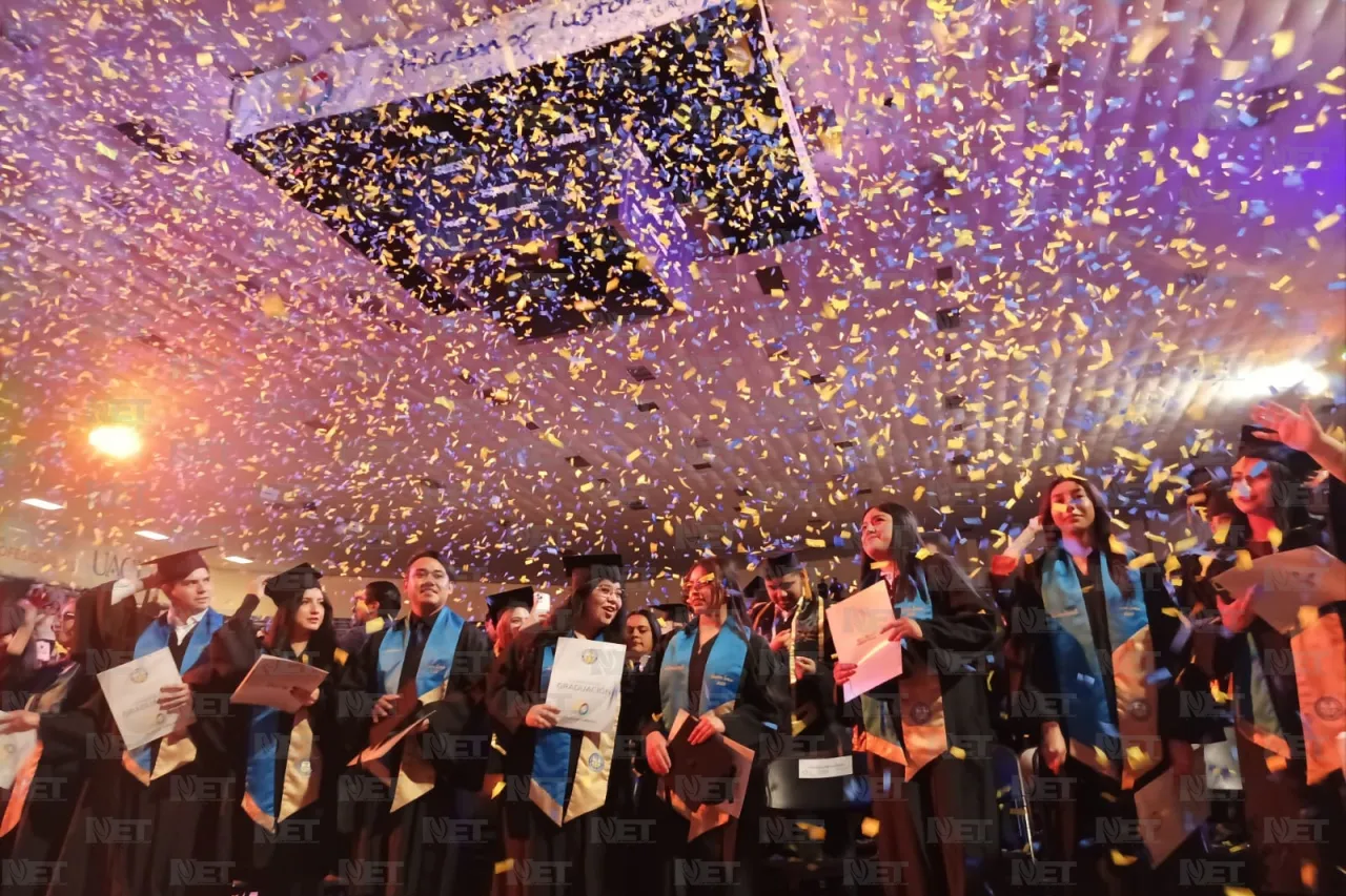 Gradúa UACJ más de 400 estudiantes de IADA y CU
