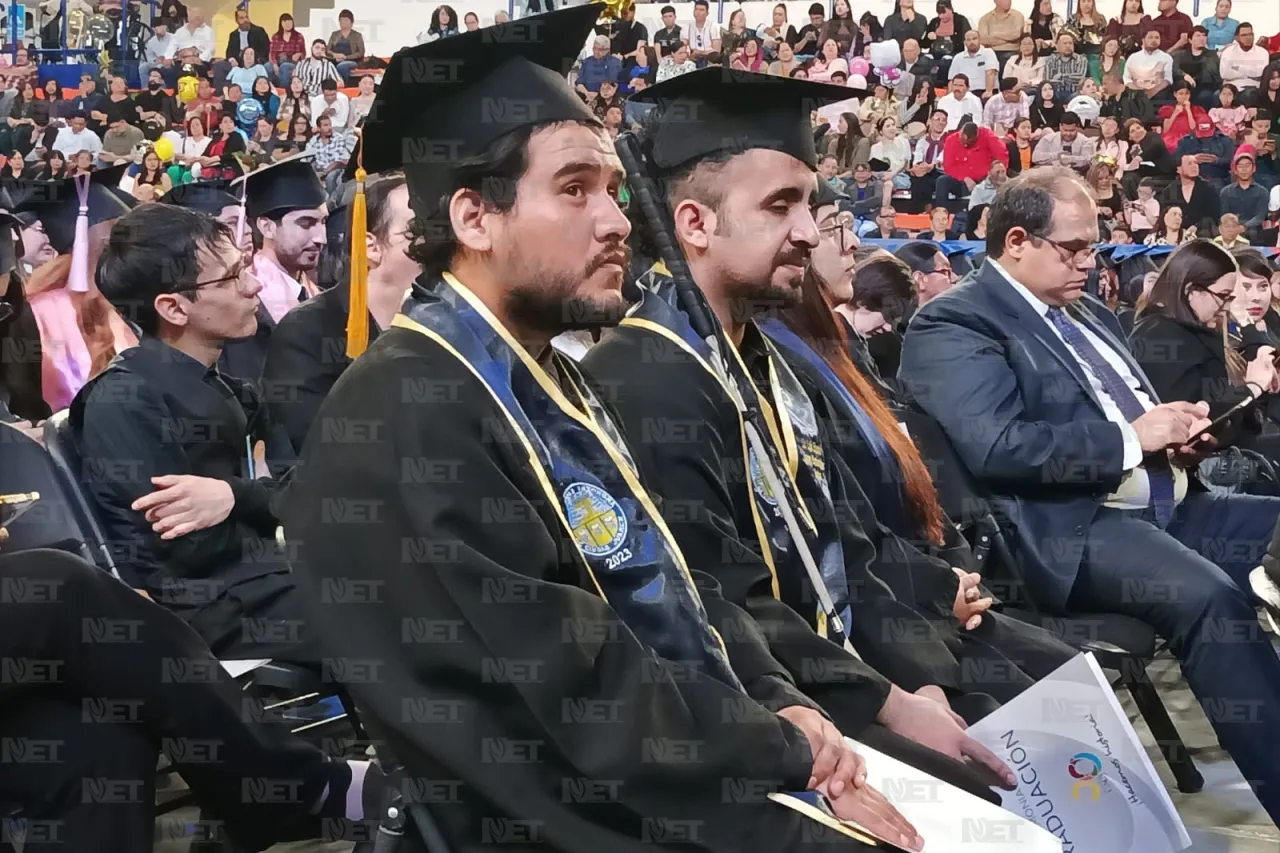 Gradúa UACJ más de 400 estudiantes de IADA y CU