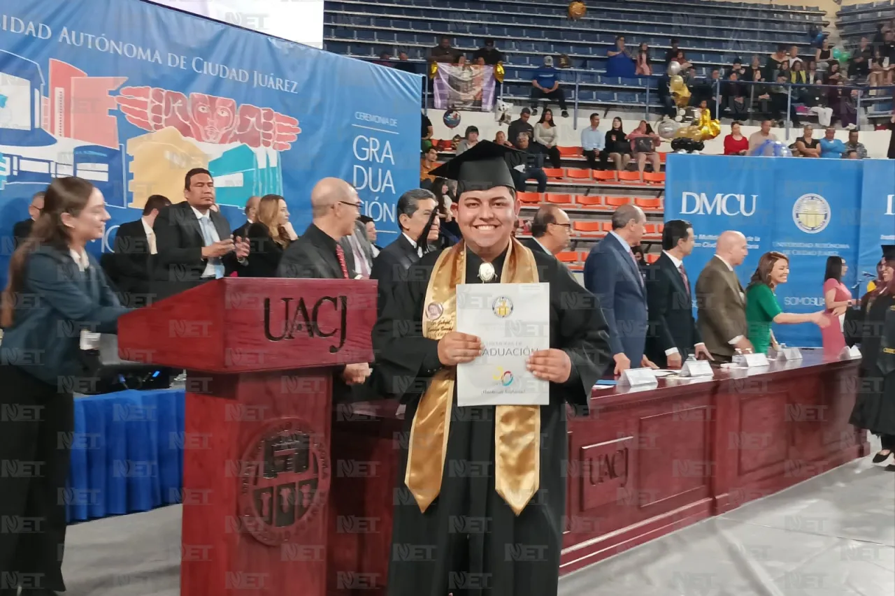 Gradúa UACJ más de 400 estudiantes de IADA y CU