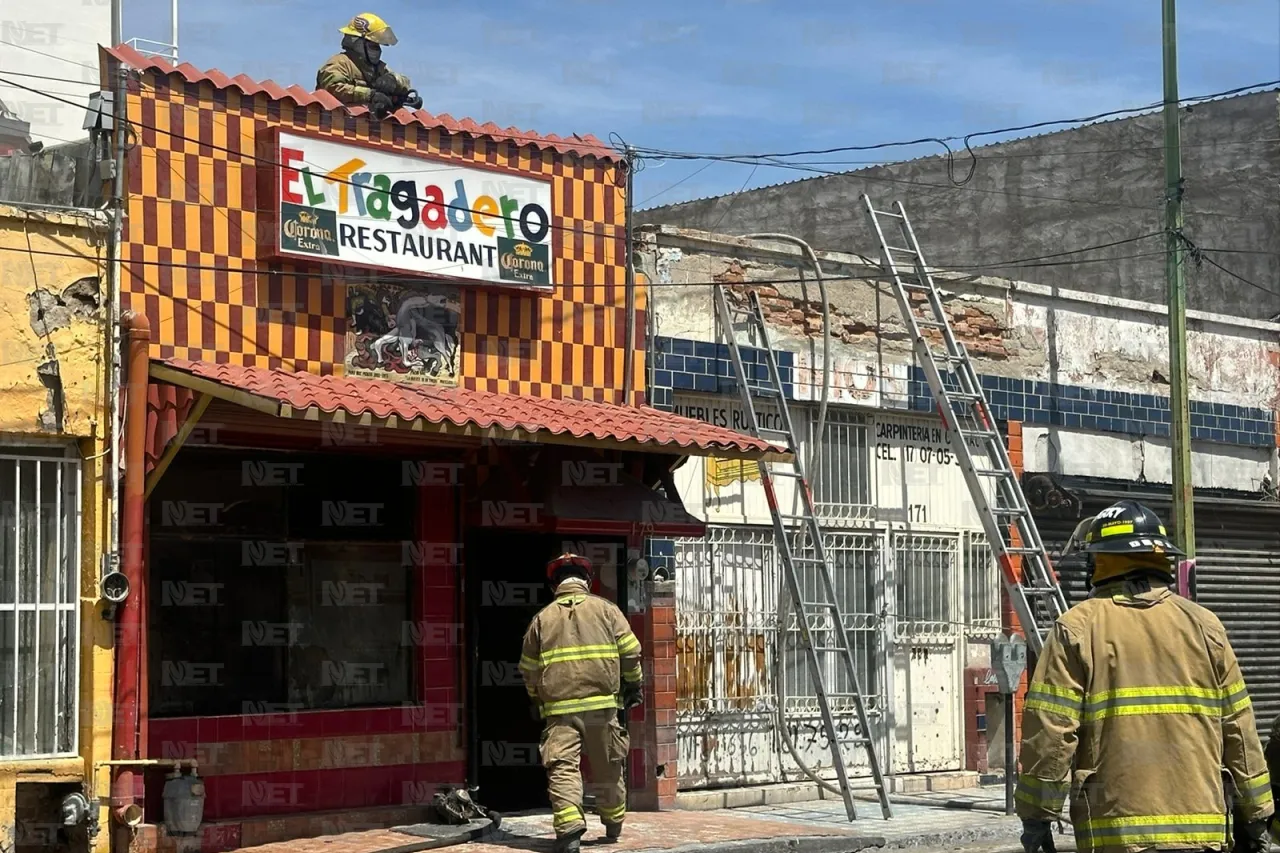 Fotos y video: Incendio destruye el icónico restaurante El Tragadero