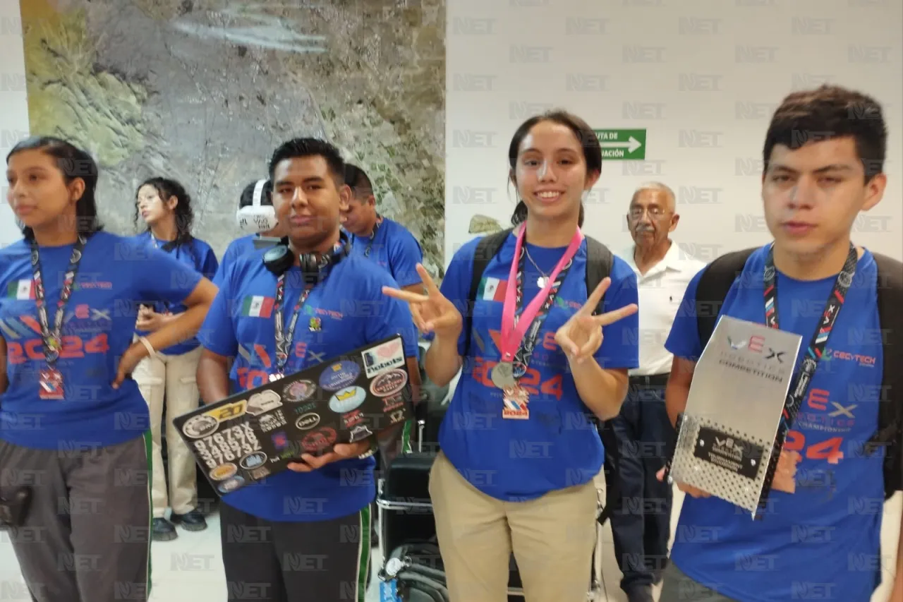 Felicitan a ganadores del Cecytech en competencia de robótica