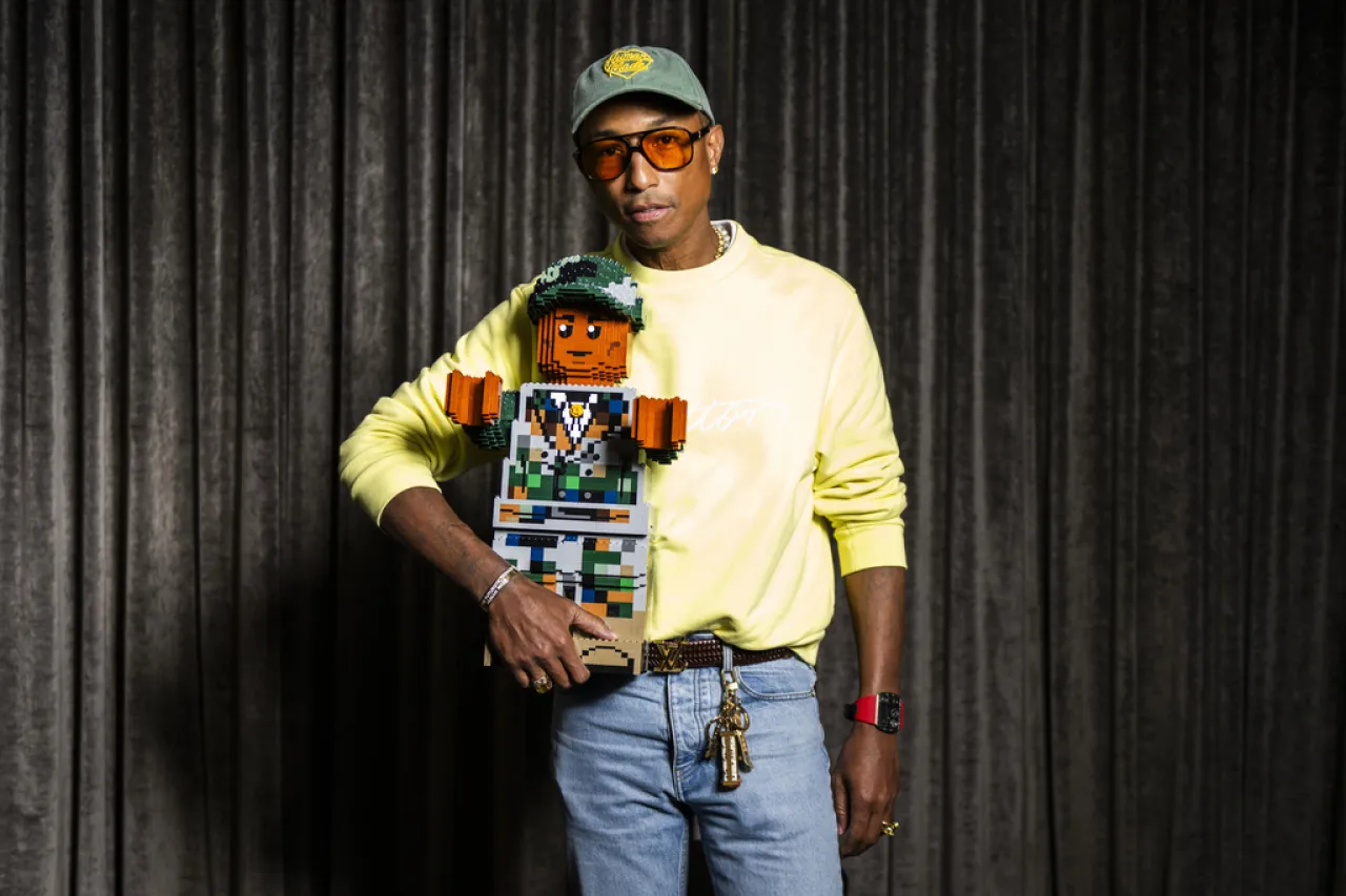 Pharrell descubre que Lego encaja con la historia de su vida en 'Piece ...
